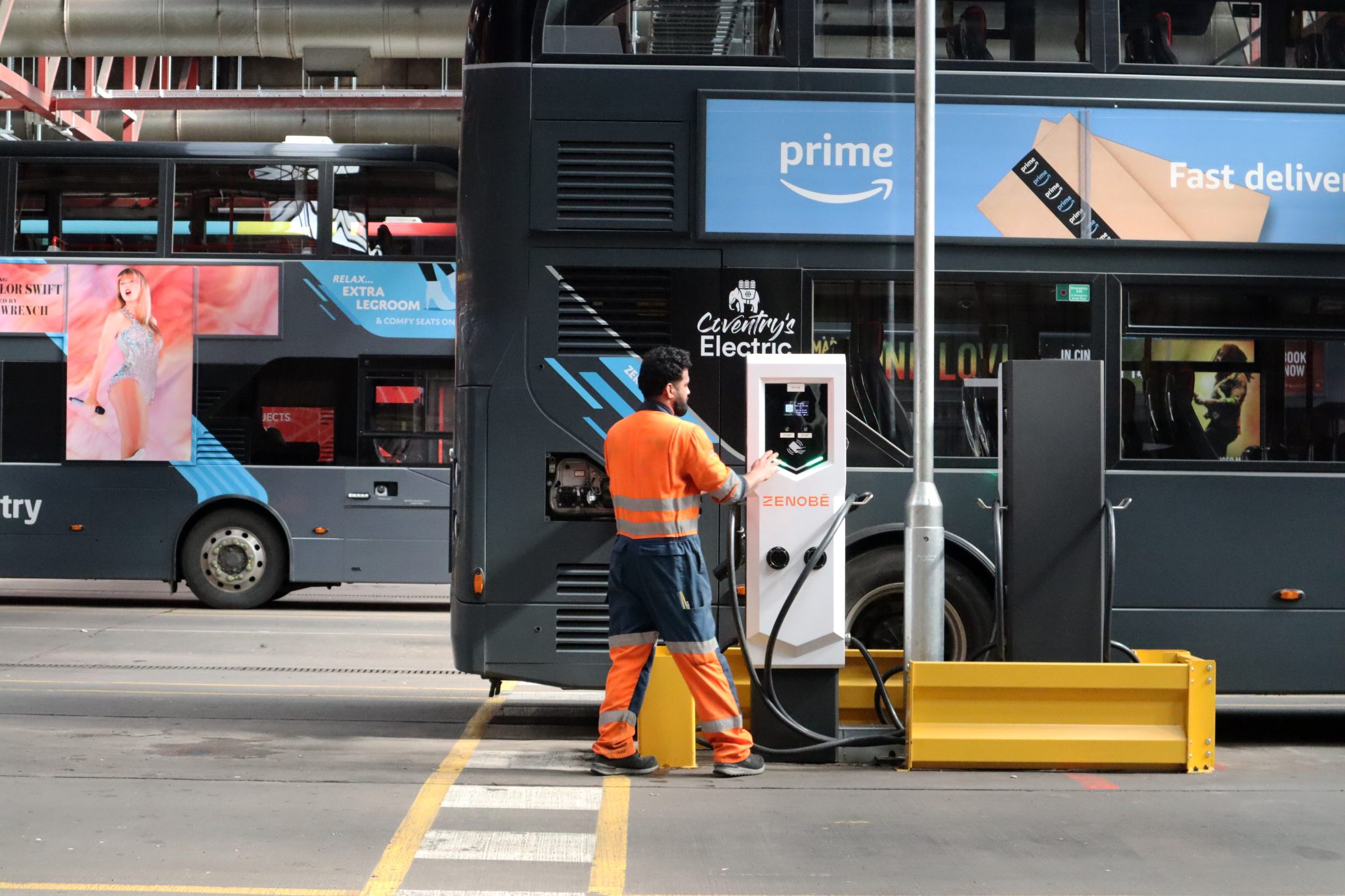 National Express Bus partners with Zenobē and SQE to overhaul energy ...